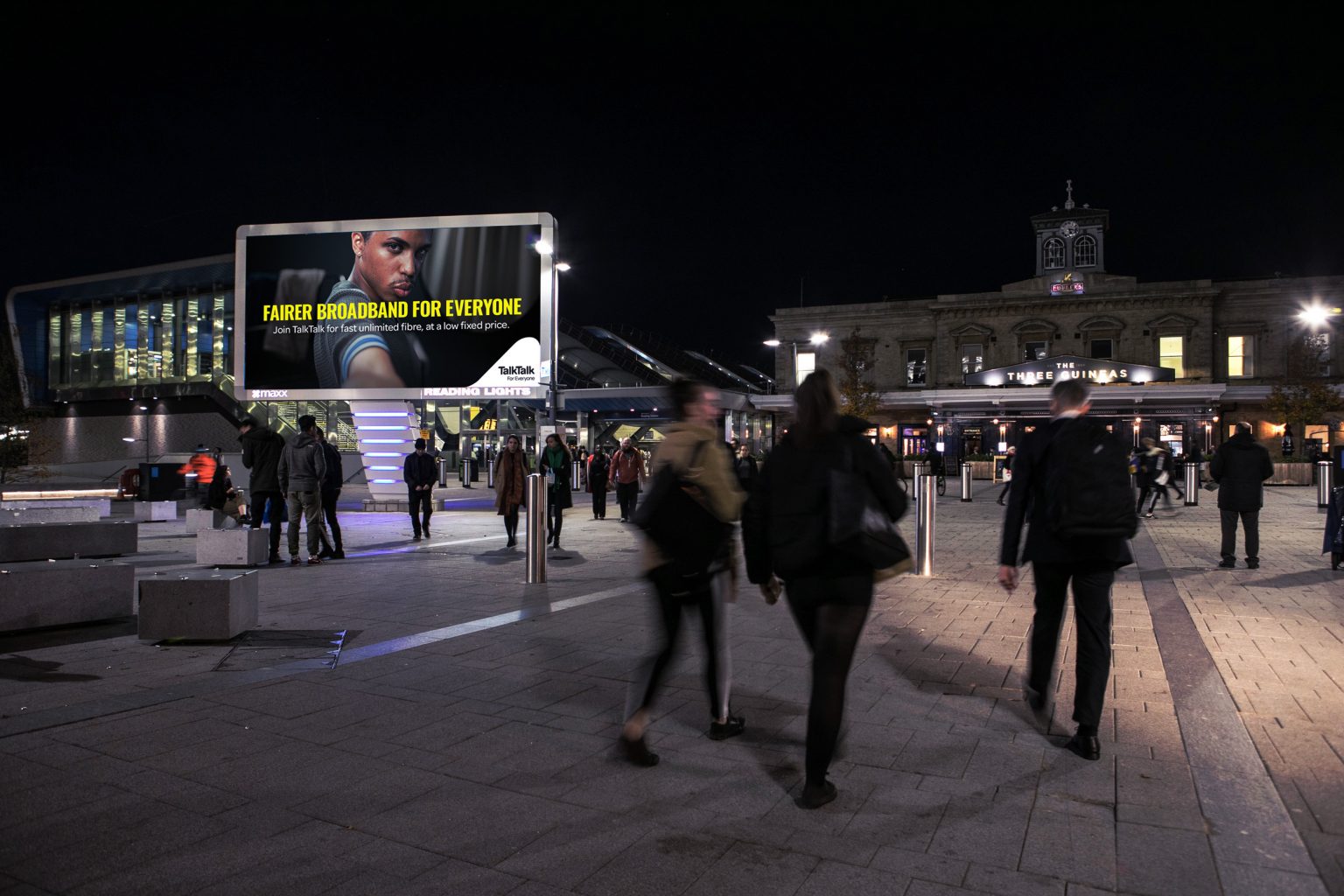 Maxx Media | Digital OOH Media | BE ON IT